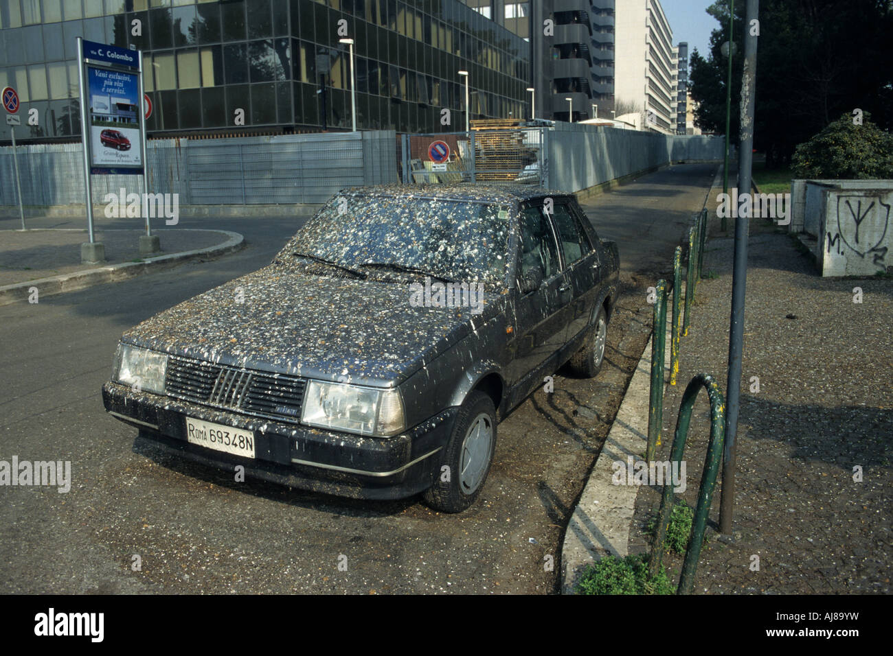 Car soiled by masses of Starling droppings, Rome, Italy Stock Photo - Alamy