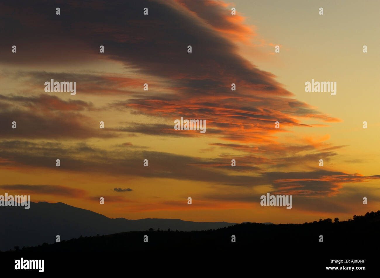 Dramatic clouds mountains hi-res stock photography and images - Alamy