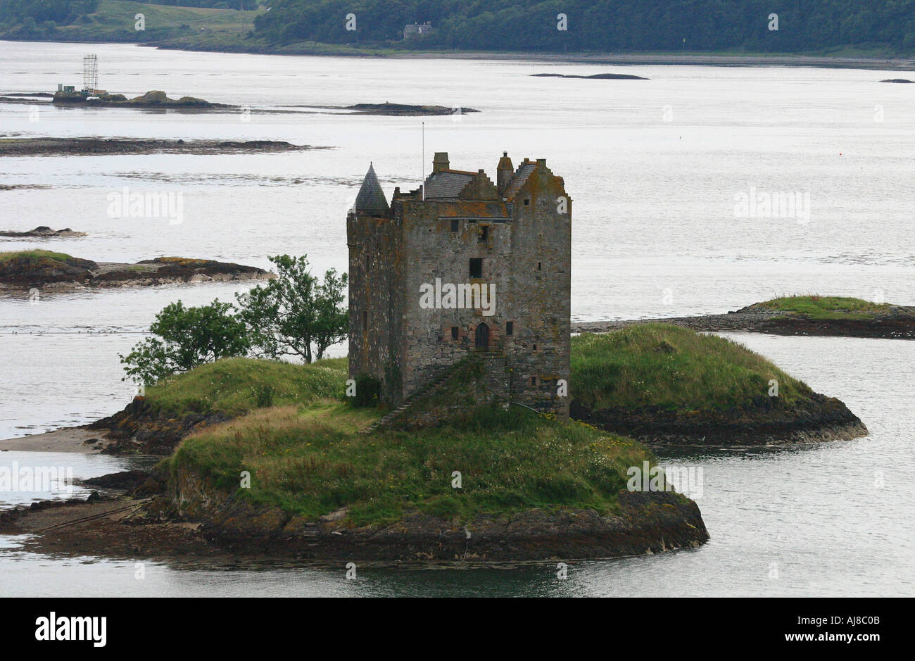 Castle stalker ruins hi-res stock photography and images - Alamy