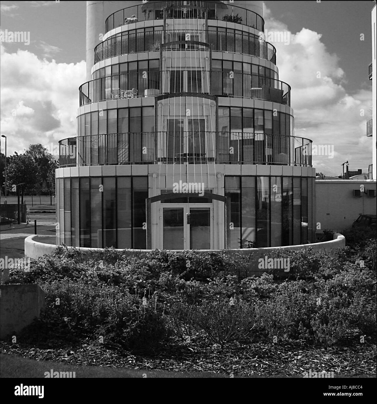 Tiered building hi-res stock photography and images - Alamy