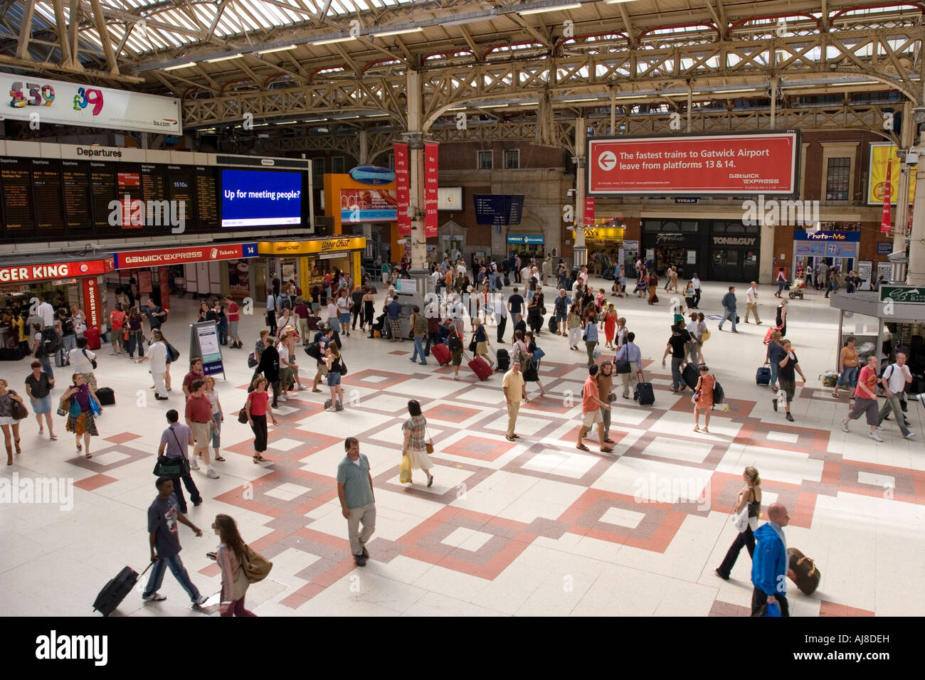 London Victoria station Stock Photo - Alamy