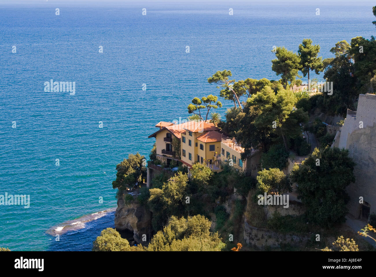 Cliff top house overlooking sea Stock Photo - Alamy