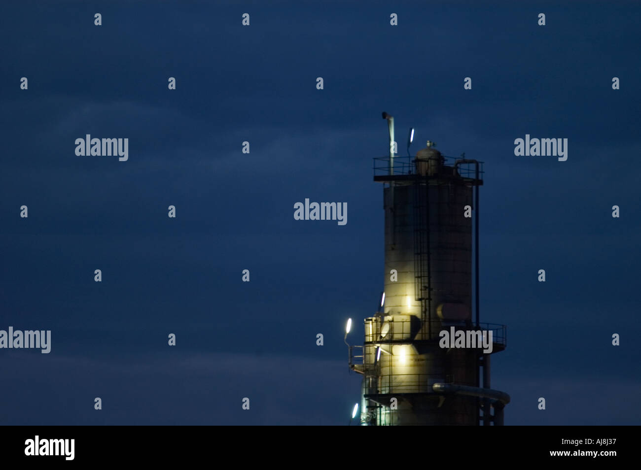 Stanlow refinery at night Stock Photo - Alamy