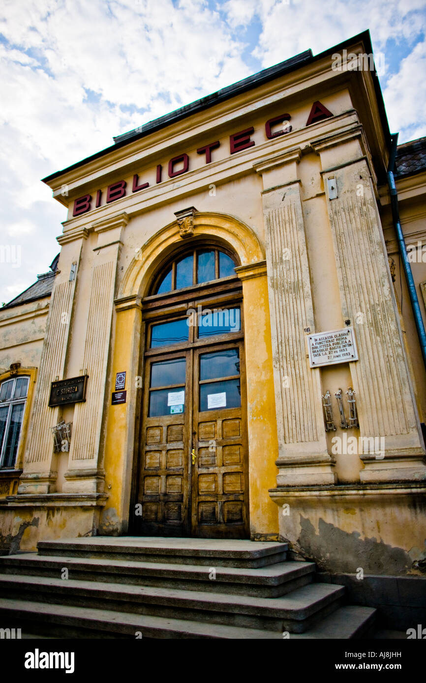 An old public library building, now abandoned Stock Photo - Alamy