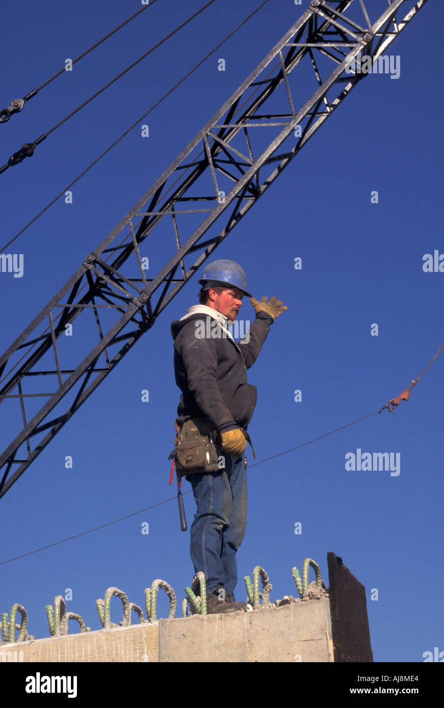 Signal the crane operator hi-res stock photography and images - Alamy