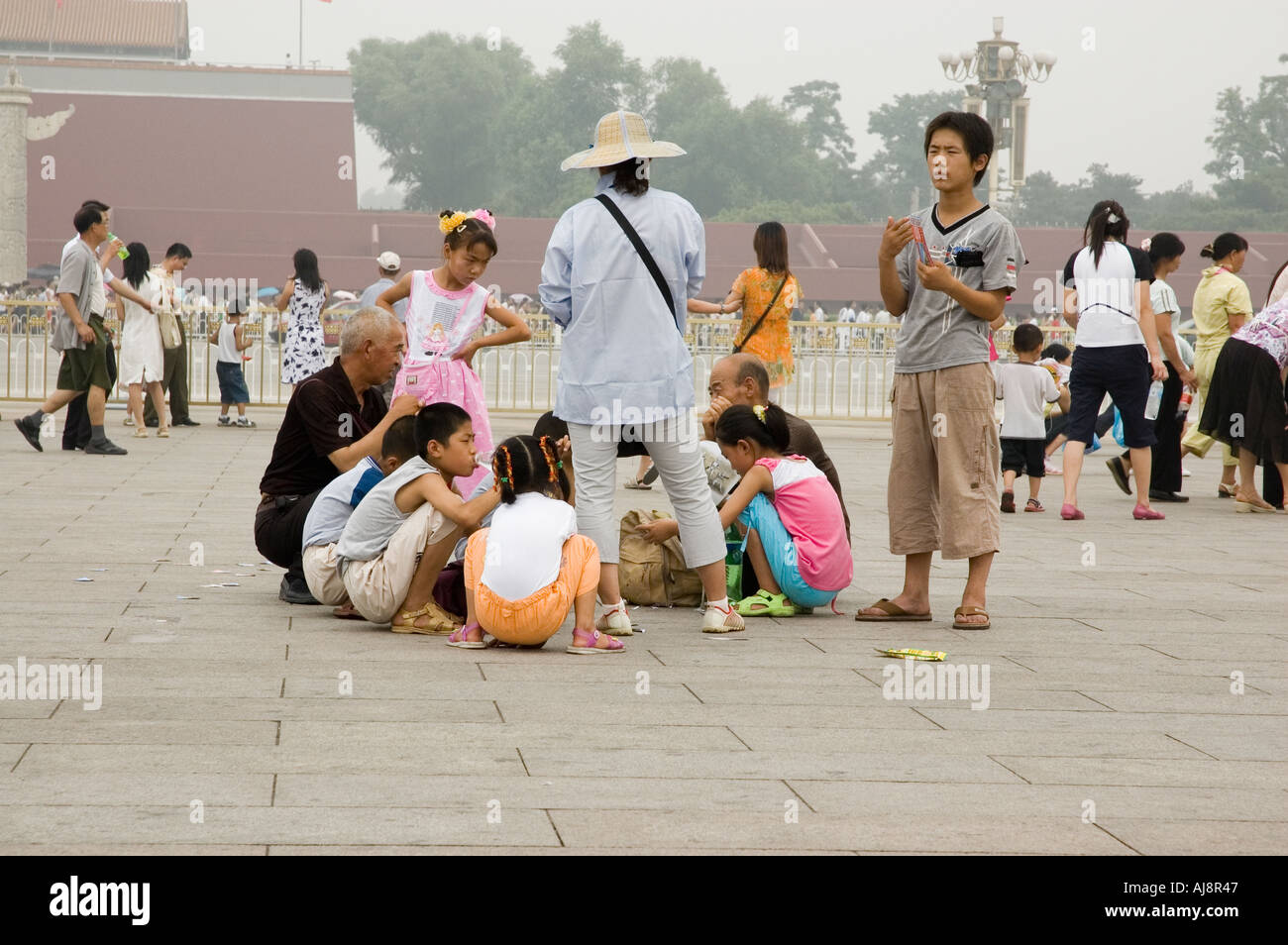 Local familiestiananmen square hi-res stock photography and images - Alamy