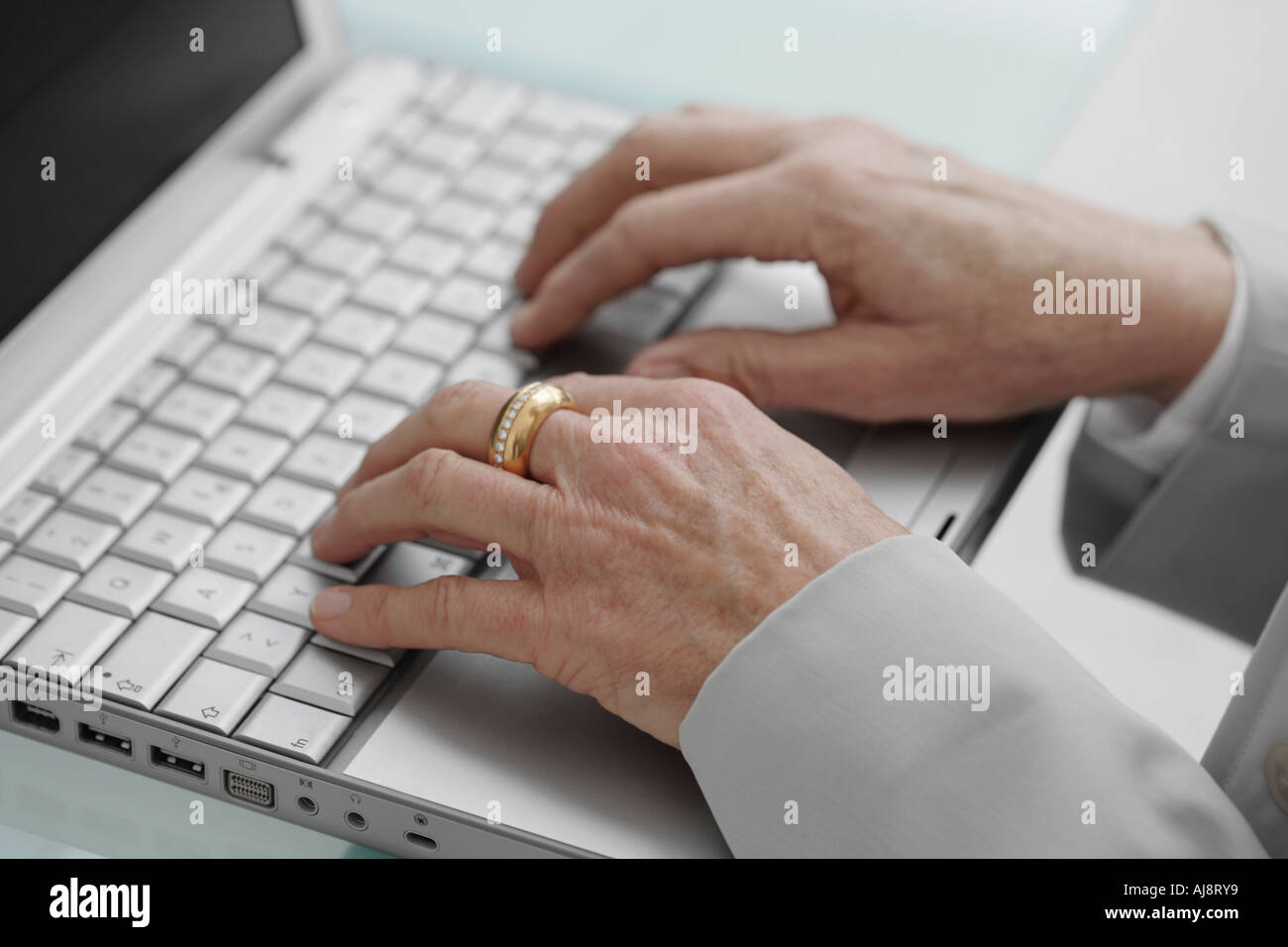 Business woman using computer typing hi-res stock photography and ...
