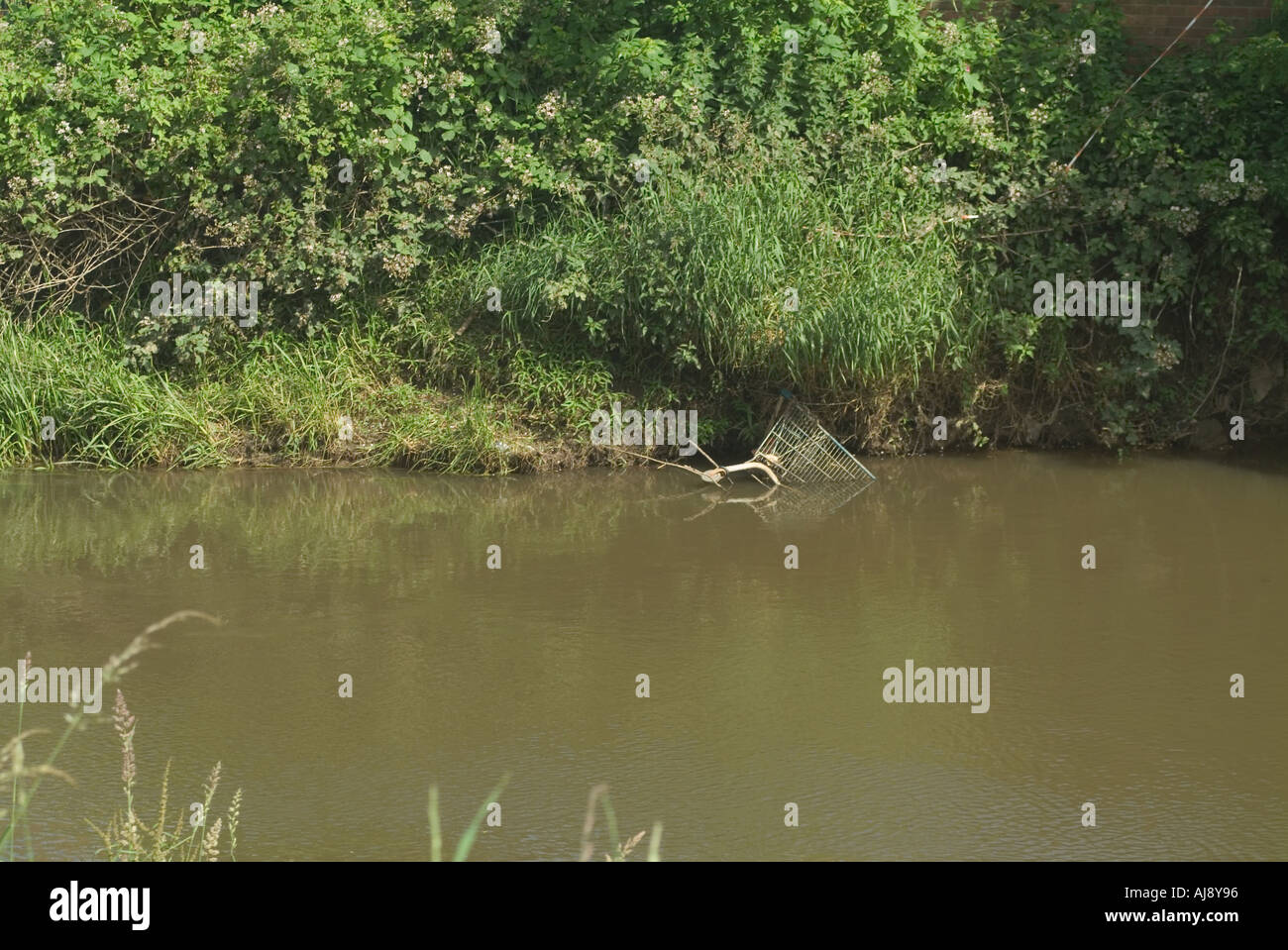 Lost shopping trolley hi-res stock photography and images - Alamy
