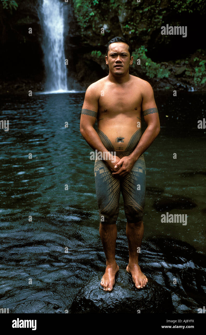 Samoa a man with a full body tattoo called pea Stock Photo - Alamy