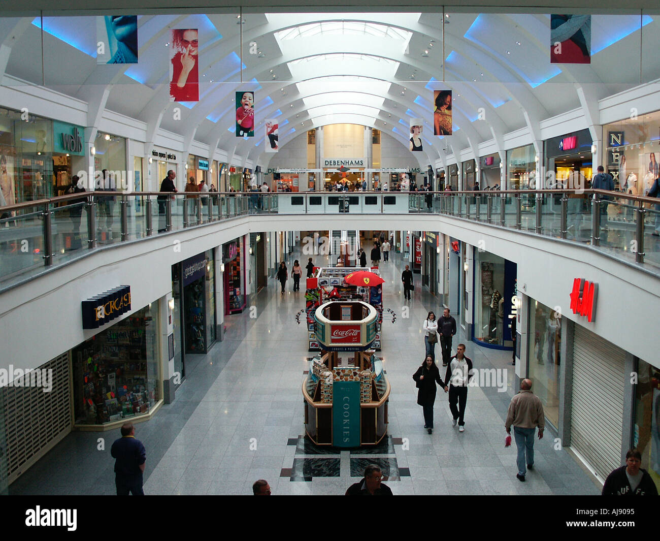 Brighton shopping crowd hi-res stock photography and images - Alamy