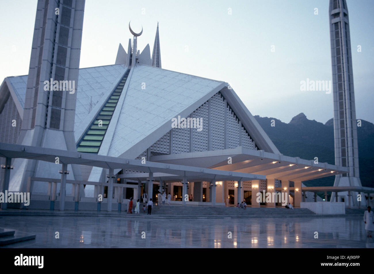 The Shah Faisal Mosque, Islamabad, Mosque Stock Photo - Alamy
