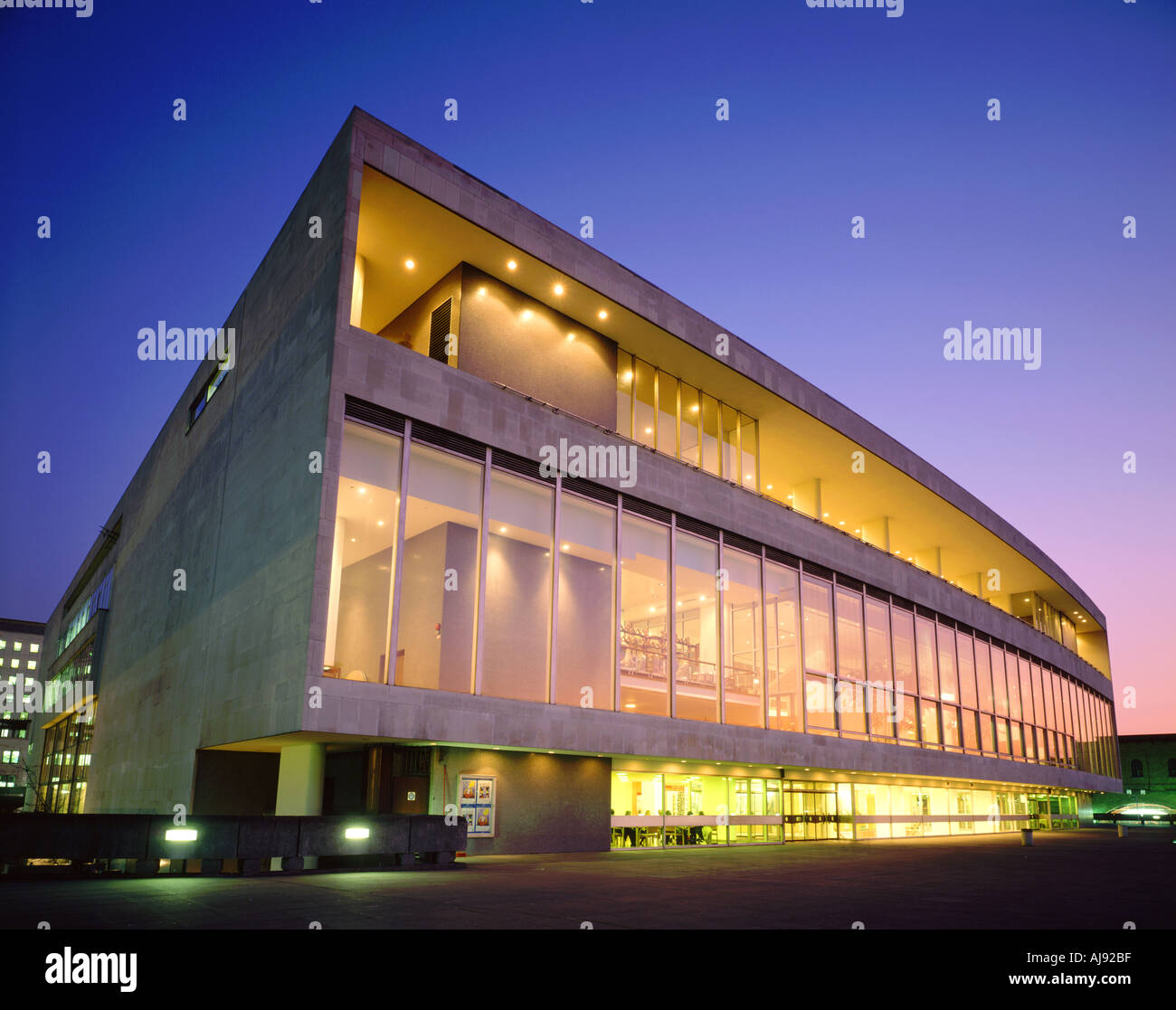 Elizabeth hall hi-res stock photography and images - Alamy