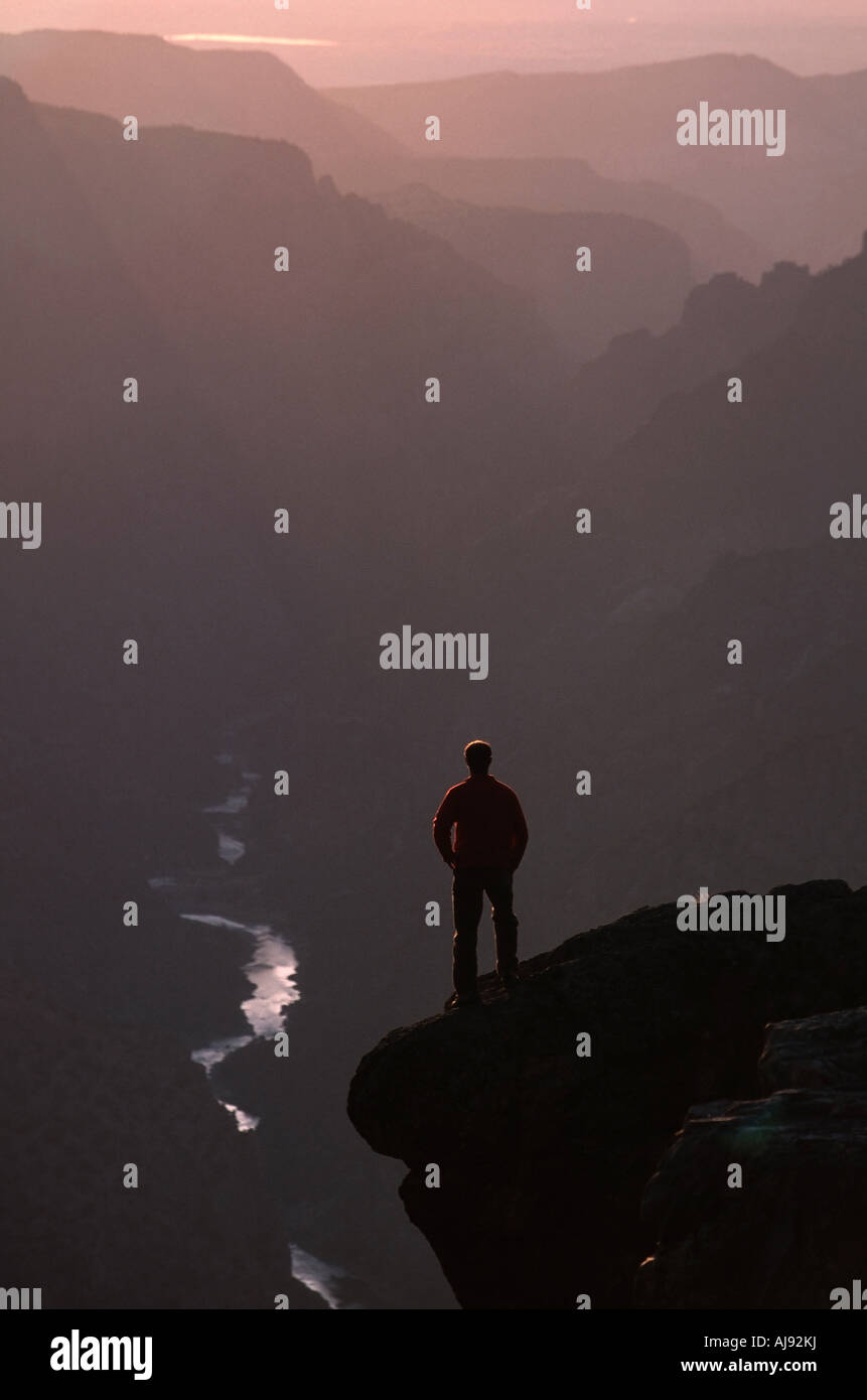 Man standing on cliff picturesque hi-res stock photography and images ...
