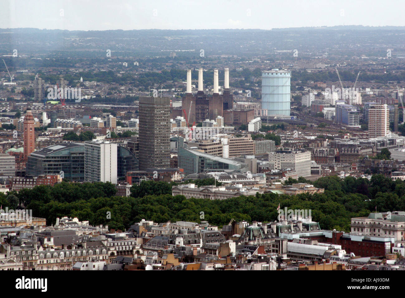 The view from the top of the BT Telecom Tower past Buckingham Palace ...