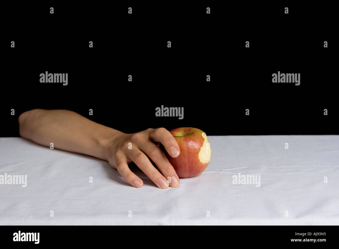 Missing arm hi-res stock photography and images - Alamy