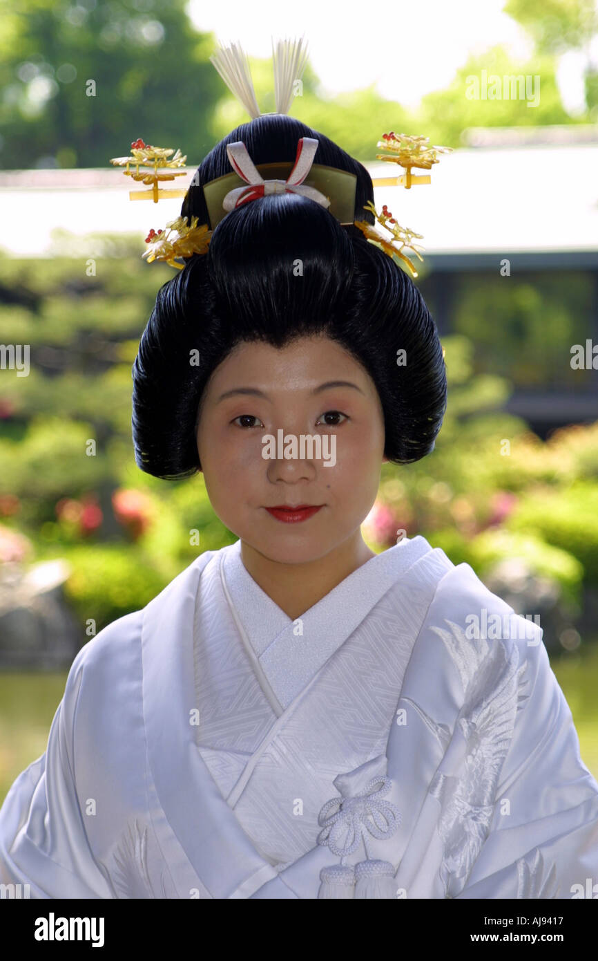 Beautiful young Japanese bride wearing a traditional Shinto wedding ...