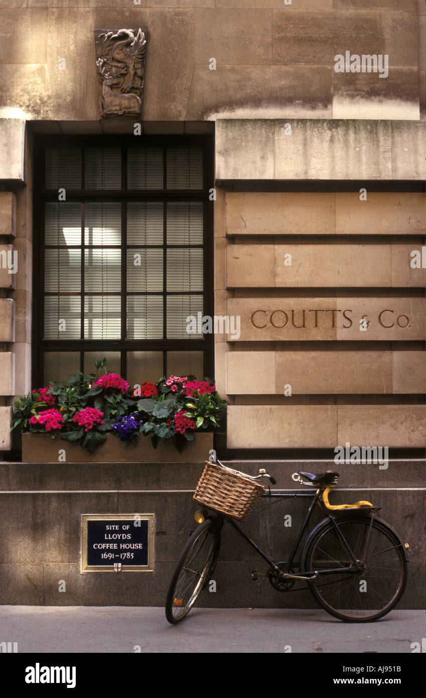 Coutts bank london uk hi-res stock photography and images - Alamy