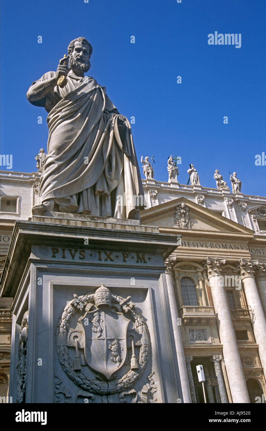 St peter statue rome hi-res stock photography and images - Alamy