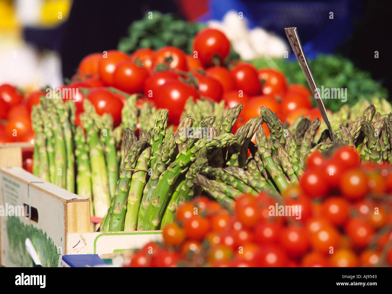 Aspergus and tomatos Stock Photo - Alamy