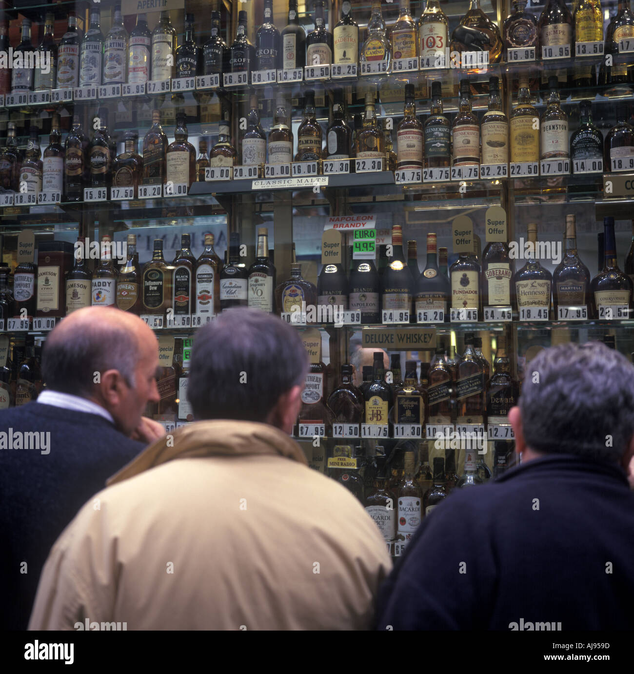 Alcohol free off licence hi-res stock photography and images - Alamy