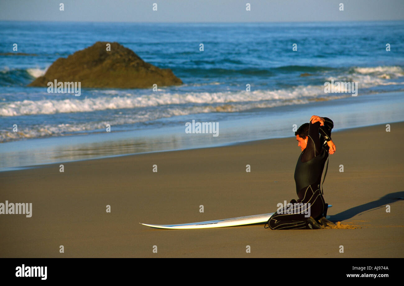 Surfers stretch hi-res stock photography and images - Alamy