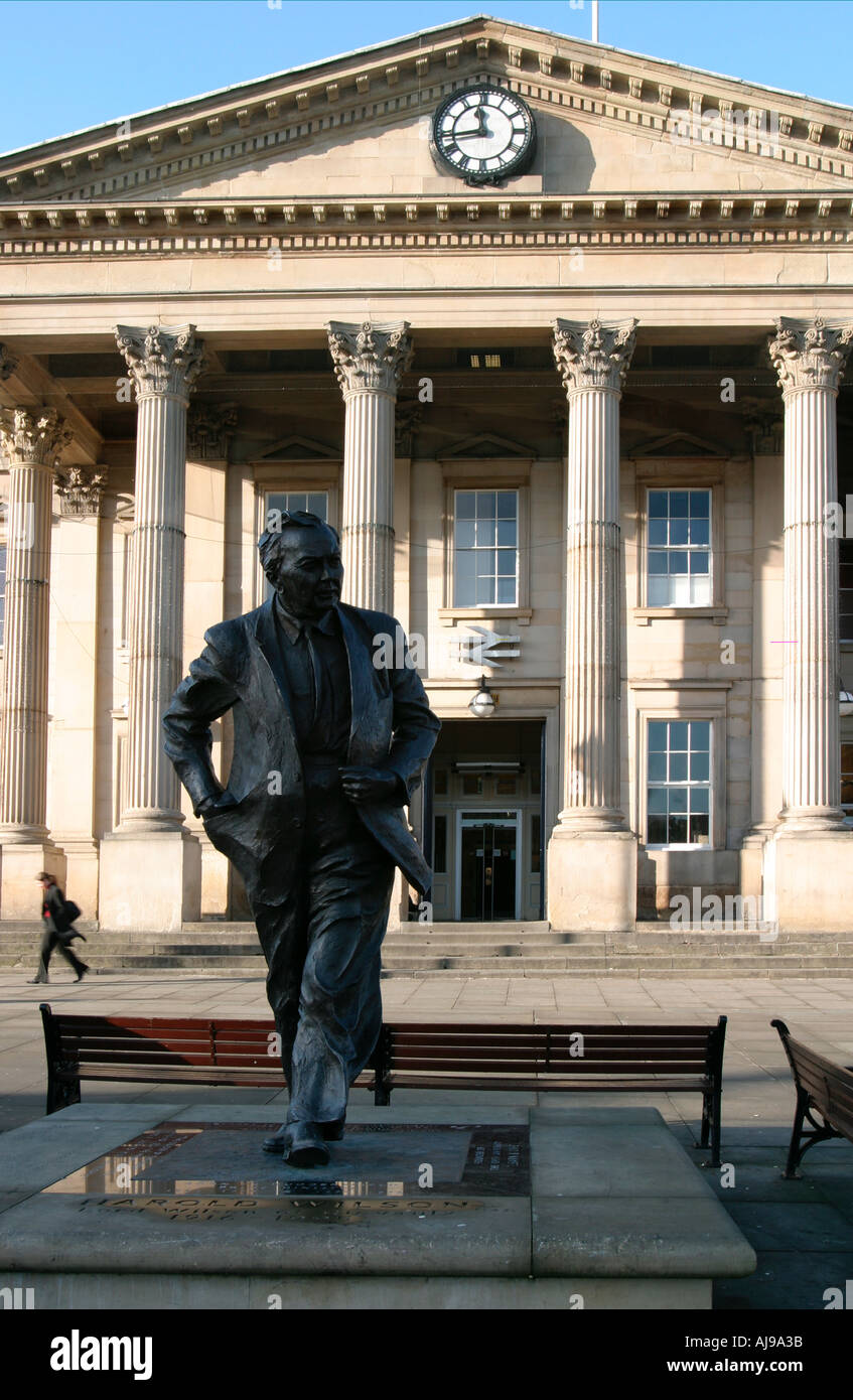Statue of Harold Wilson Lord Wilson of Rievaulx Huddersfield Parliament ...