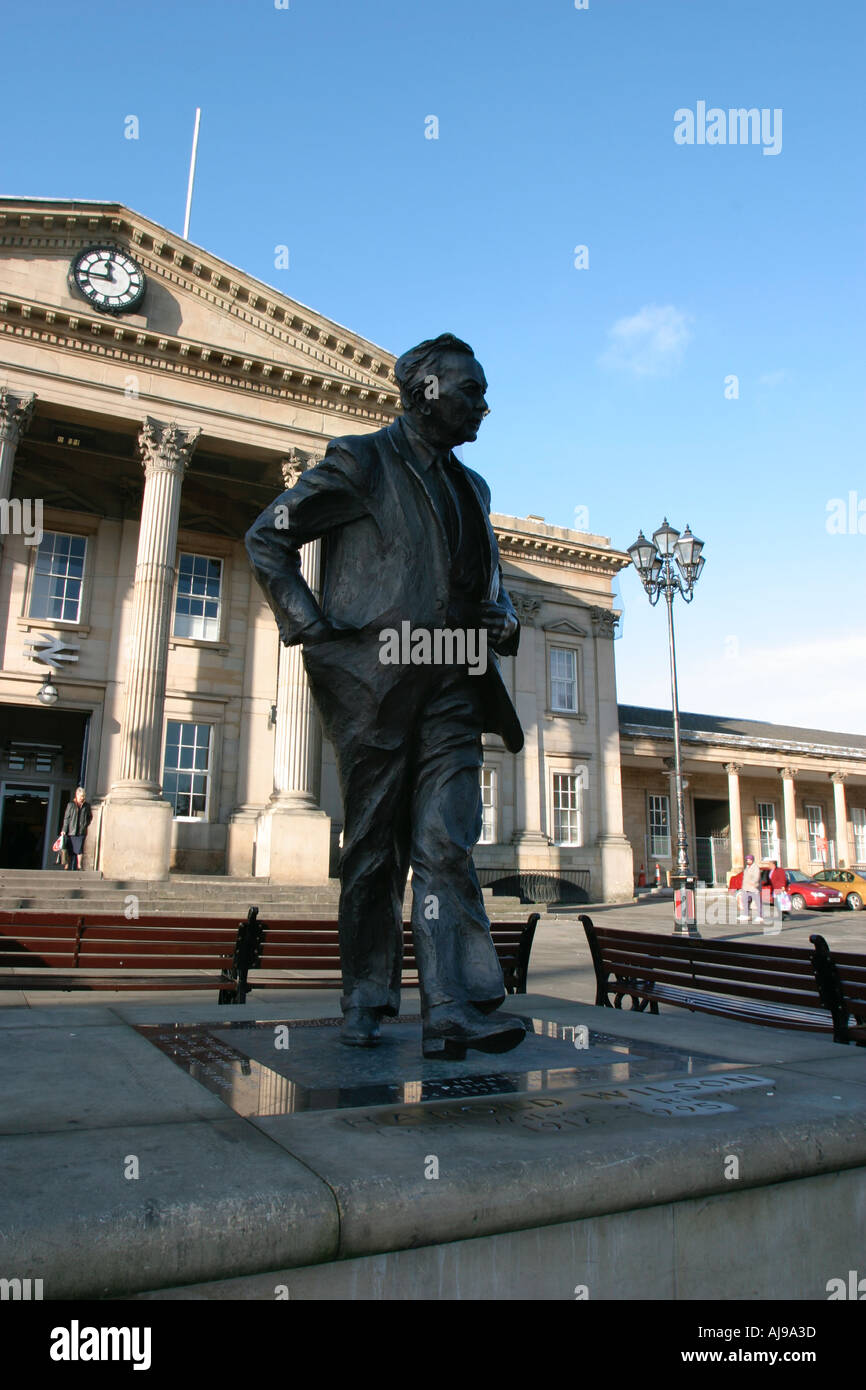 Statue of Harold Wilson Lord Wilson of Rievaulx Huddersfield Railway ...