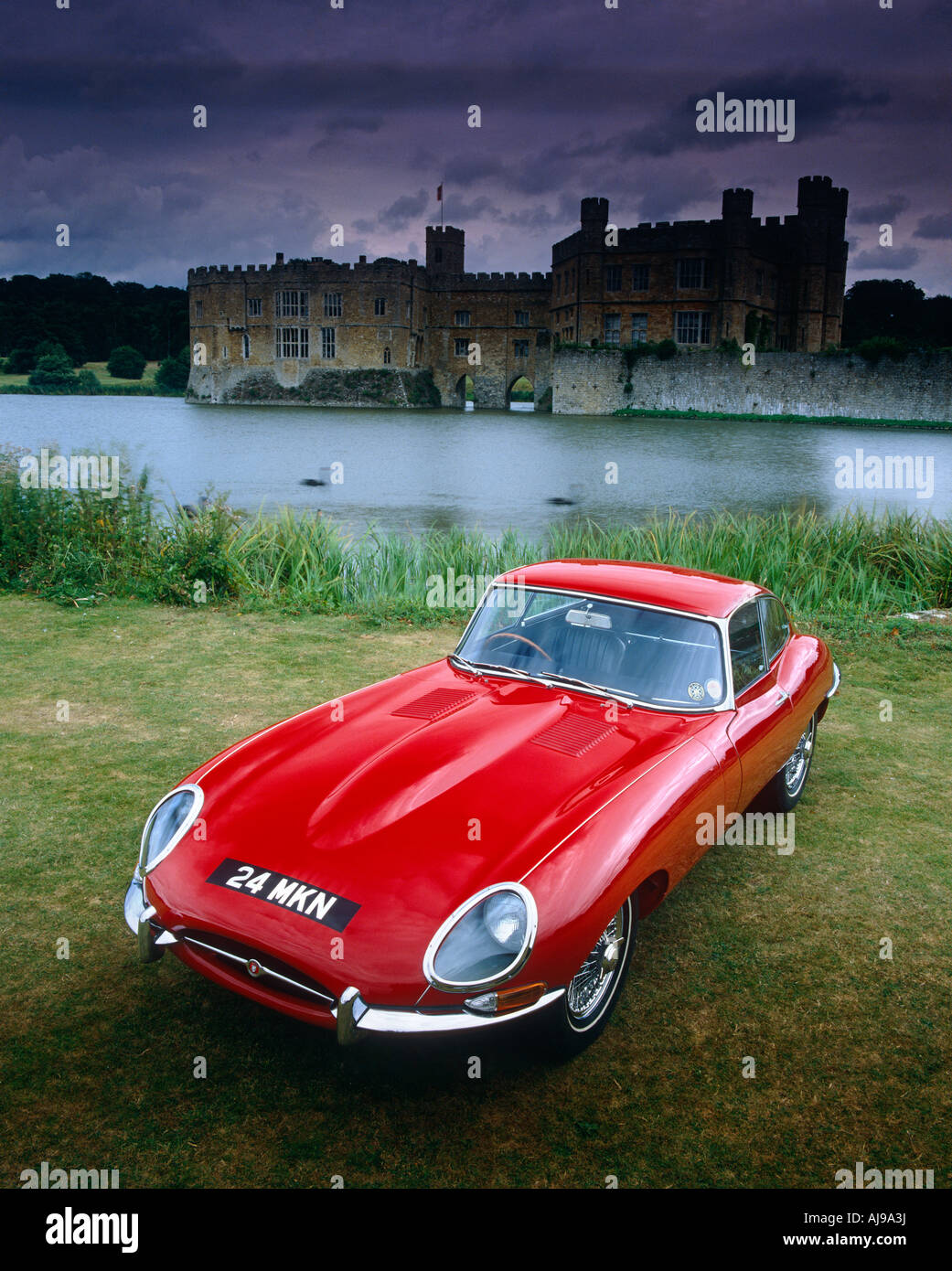 Jaguar e type 1960s hi-res stock photography and images - Alamy