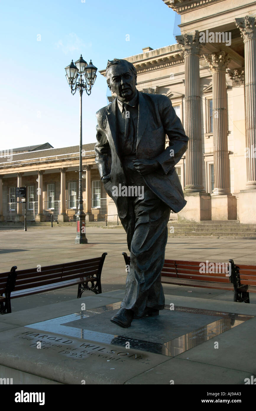 Statue of Harold Wilson Lord Wilson of Rievaulx Huddersfield Railway ...