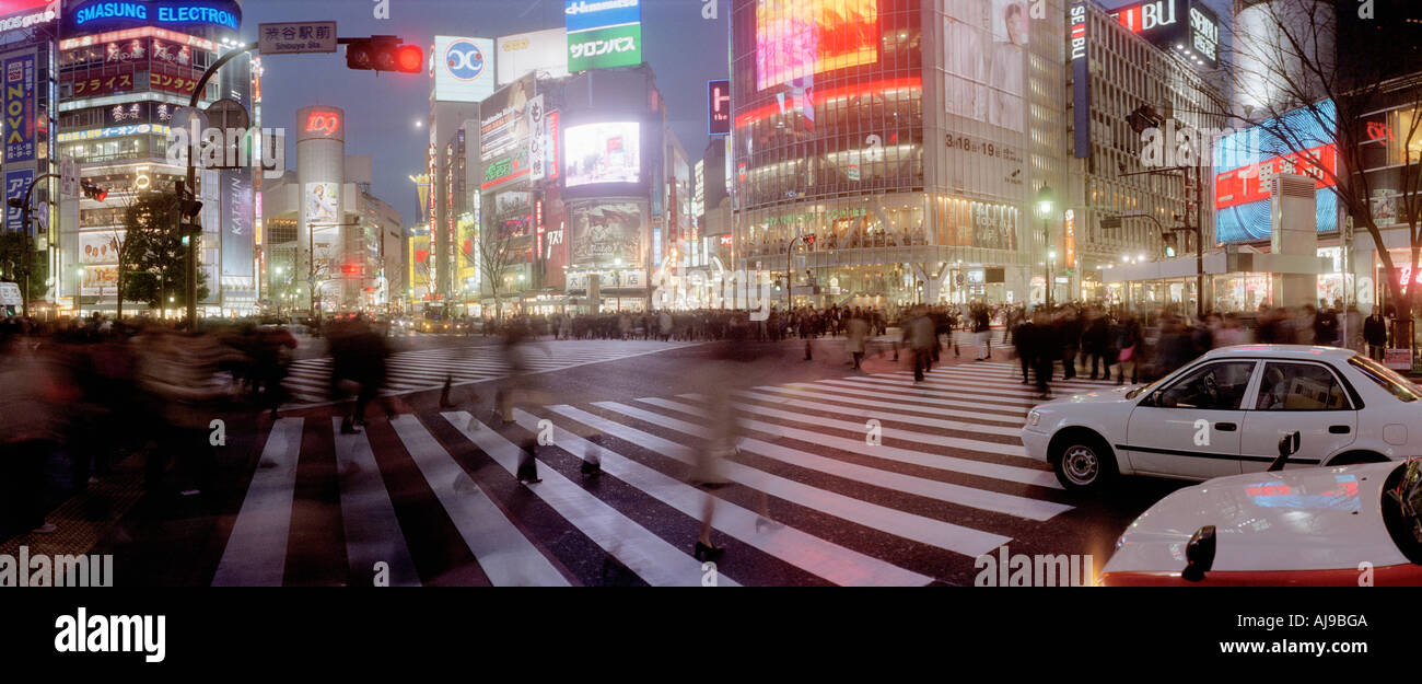 A busy intersection in the Shibuya area of Tokyo Japan Stock Photo - Alamy