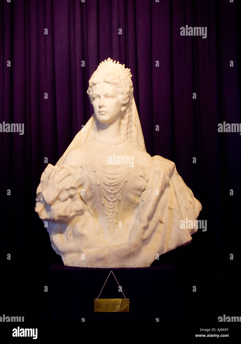 Queen sisi statue hi-res stock photography and images - Alamy