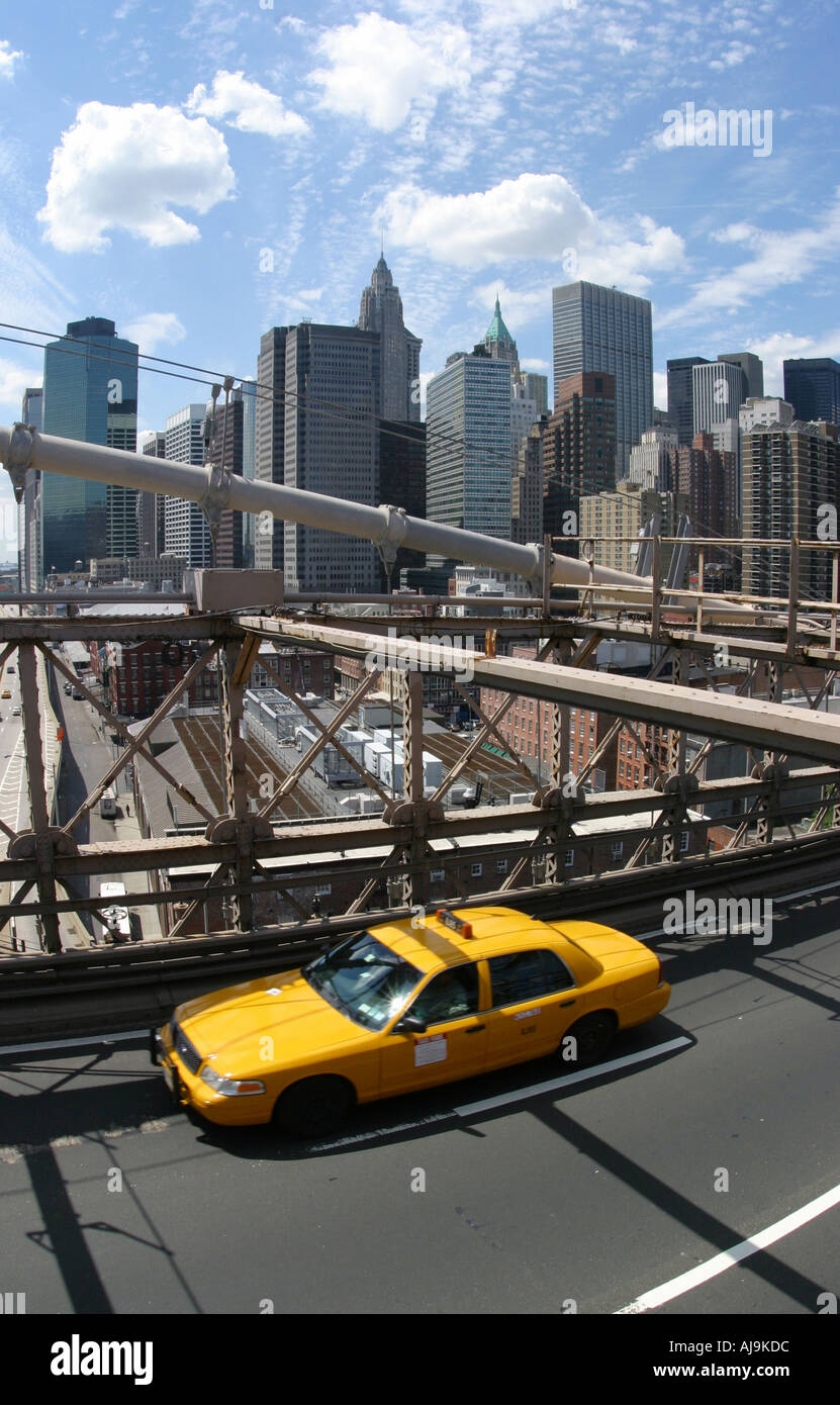 Yellow cab crossing brooklyn hi-res stock photography and images - Alamy
