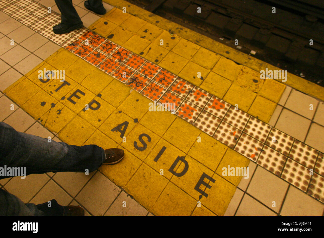 New York Subway platform Stock Photo - Alamy
