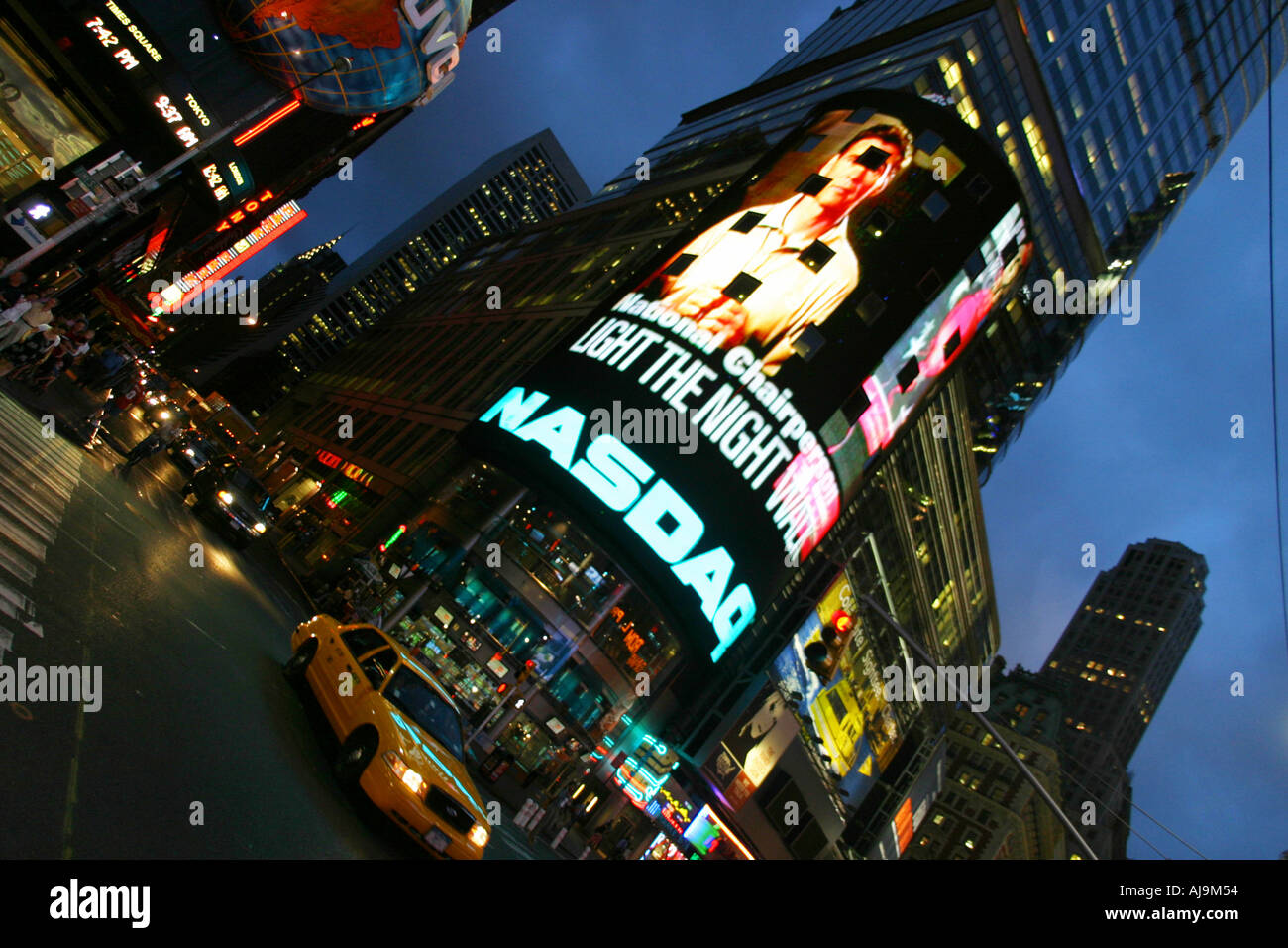 Nasdaq times square hi-res stock photography and images - Alamy