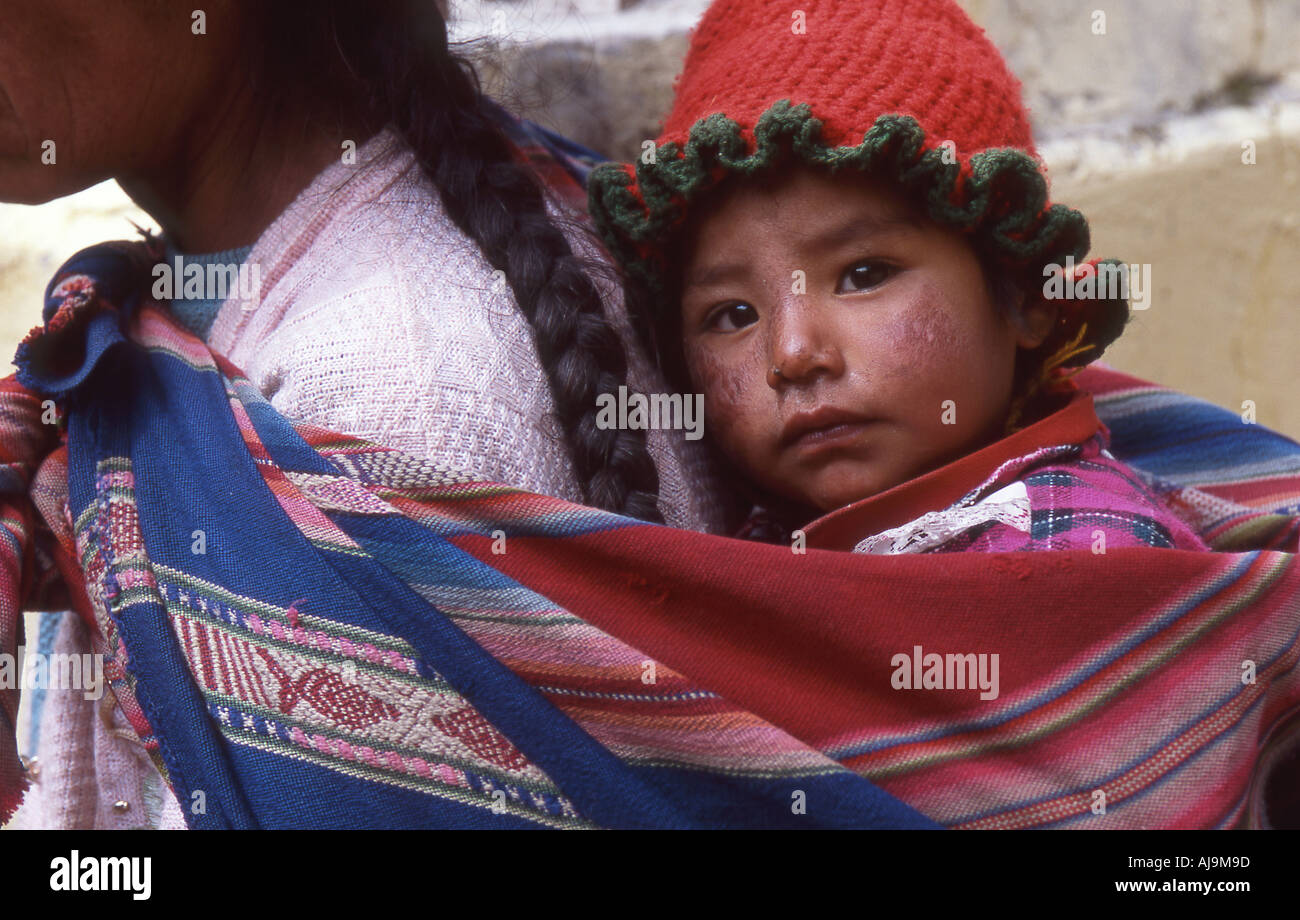 Peruvian child with mother Stock Photo - Alamy