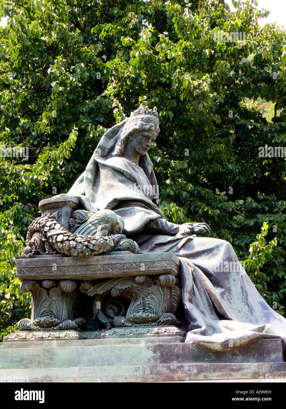 Queen sisi statue hi-res stock photography and images - Alamy