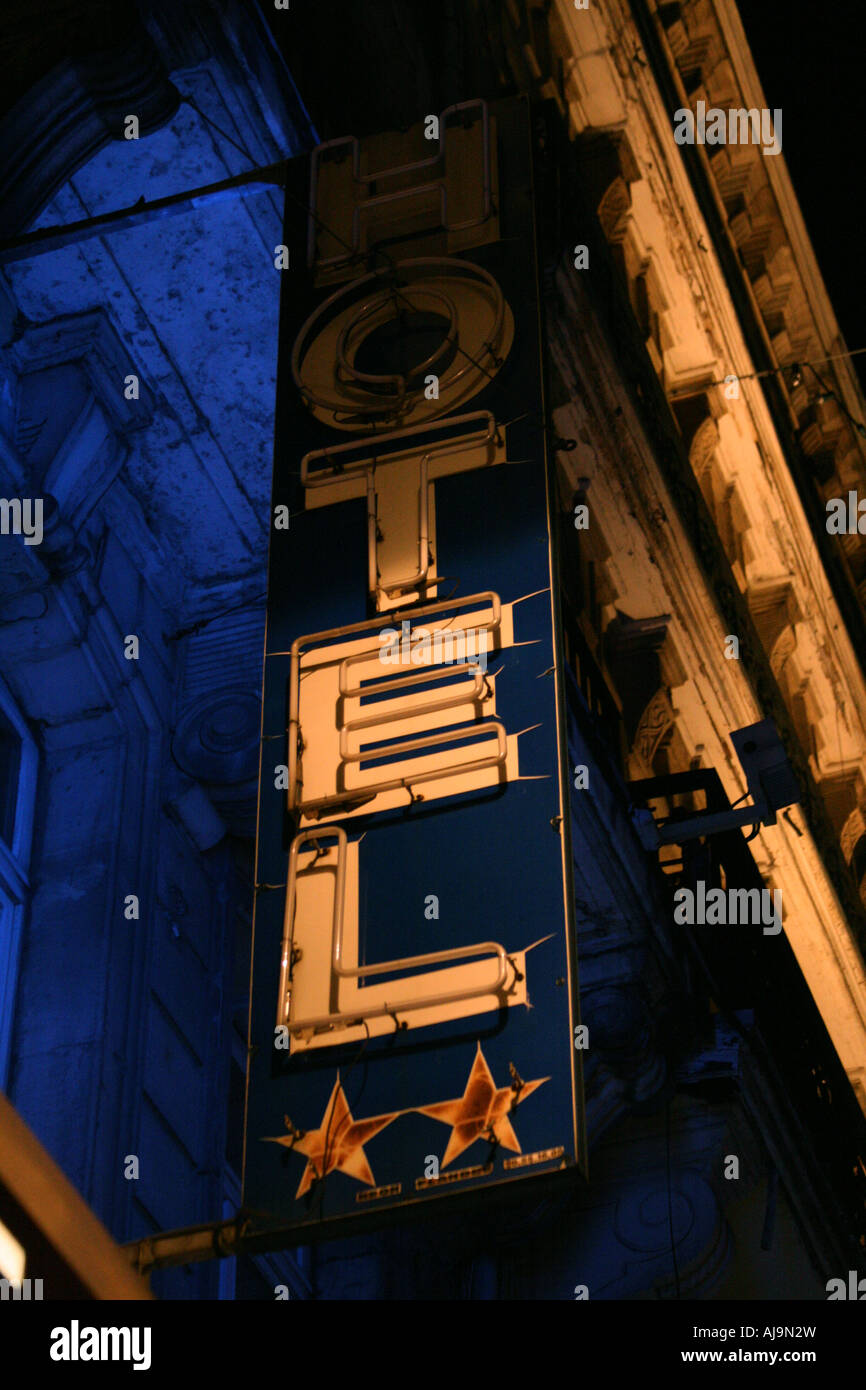 Unlit hotel sign hi-res stock photography and images - Alamy