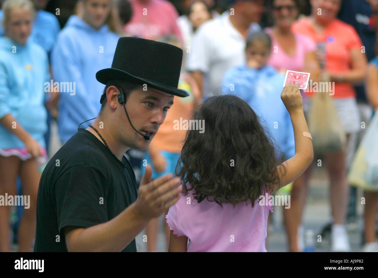 Magic performer hi-res stock photography and images - Alamy