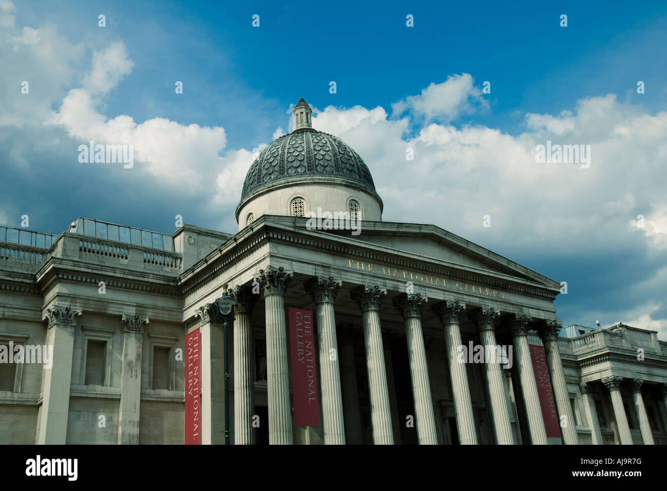National portrait gallery view from trafalgar square hi-res stock ...
