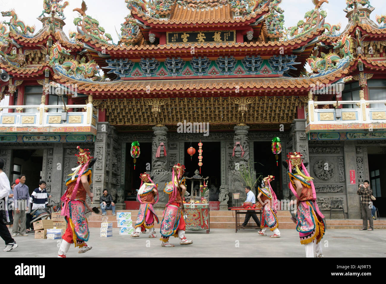 Chinese palanquin hi-res stock photography and images - Alamy