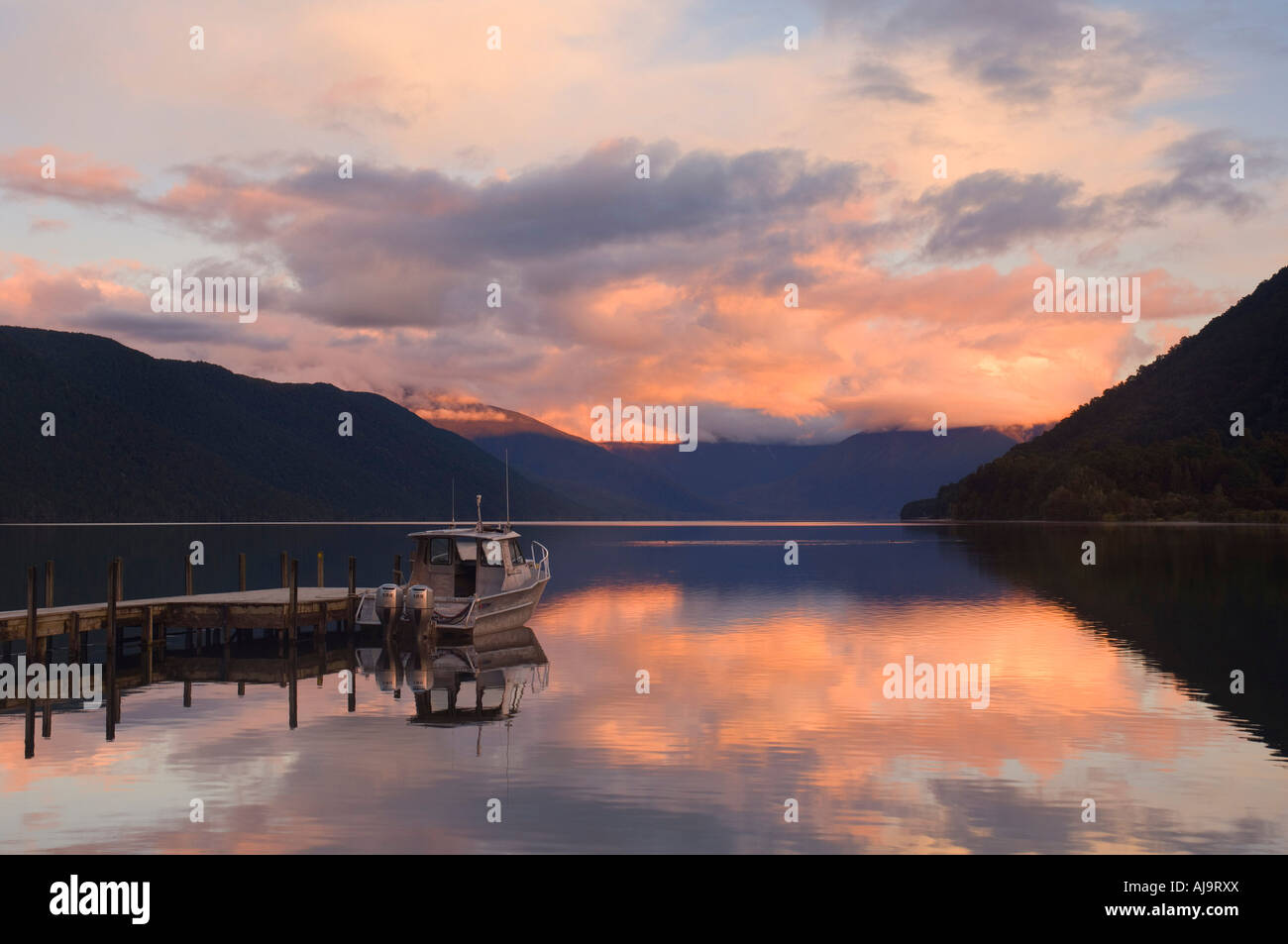 Lake Rotoroa, Nelson Lakes National Park, South Island, New Zealand ...