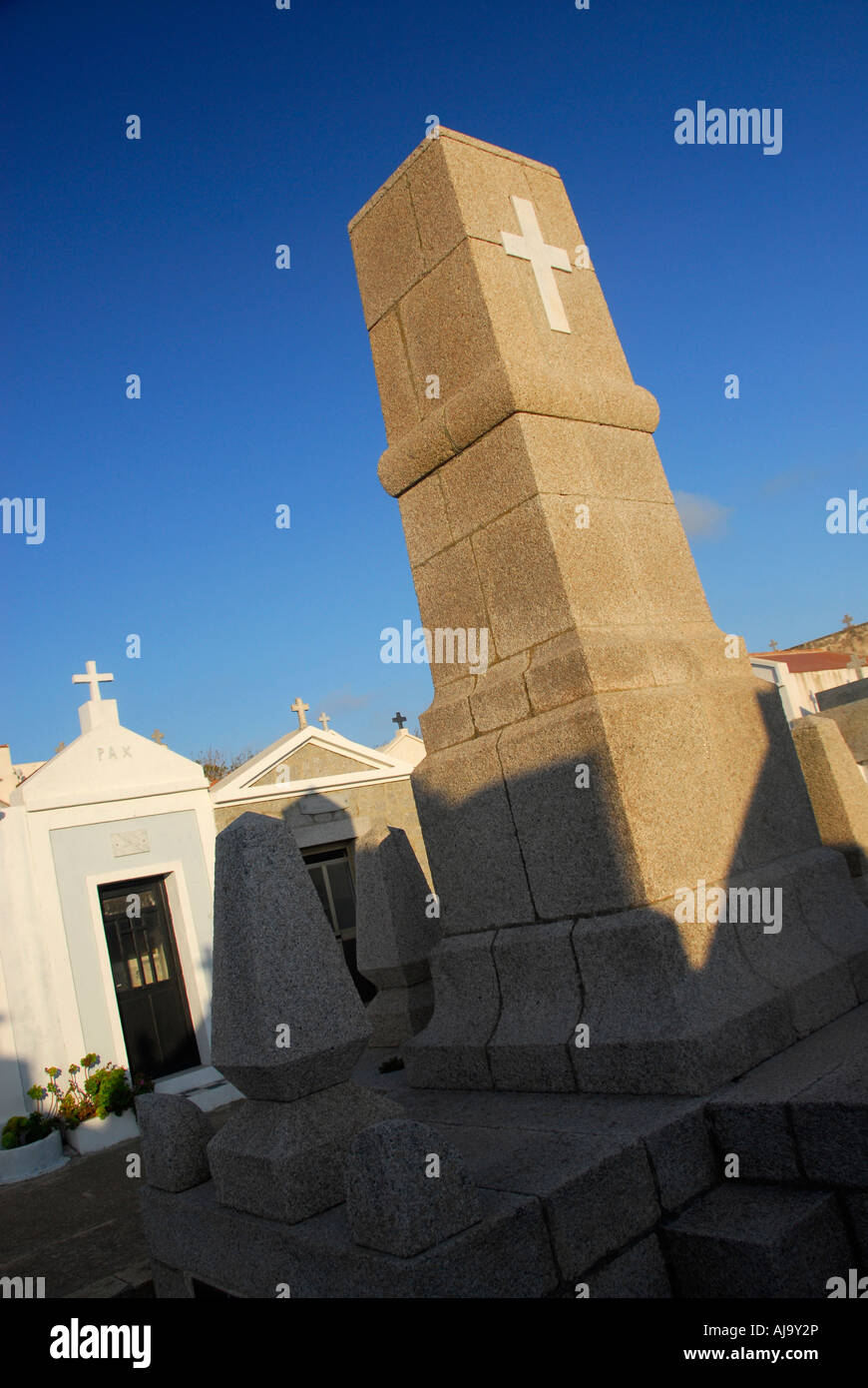 Obelisk grave monument hi-res stock photography and images - Alamy