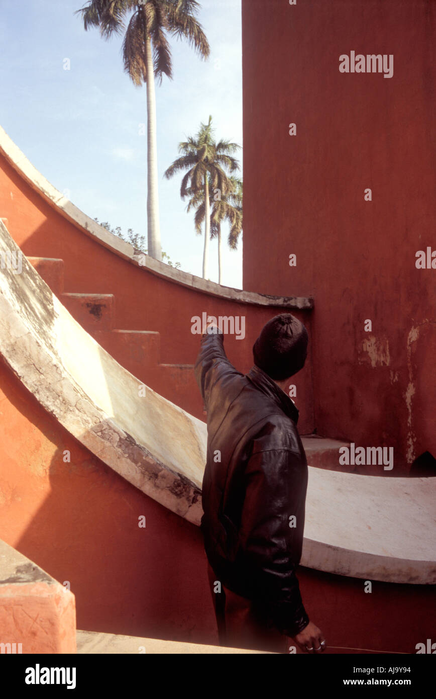 Guide explaining the function of giant instruments inside Jantar Mantar ...