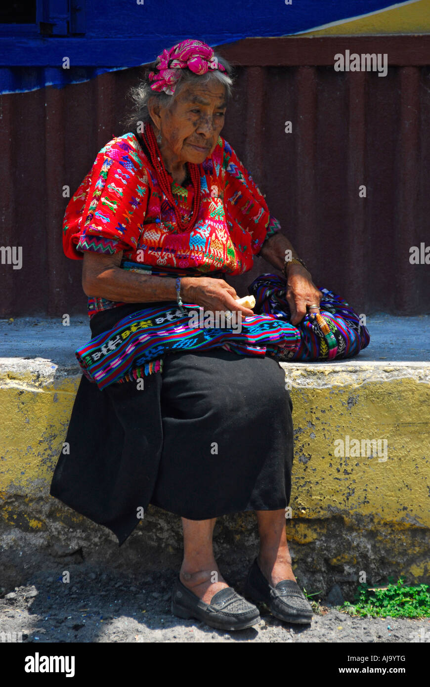 Elder indigenous Woman in traditional Mayan dress Stock Photo - Alamy