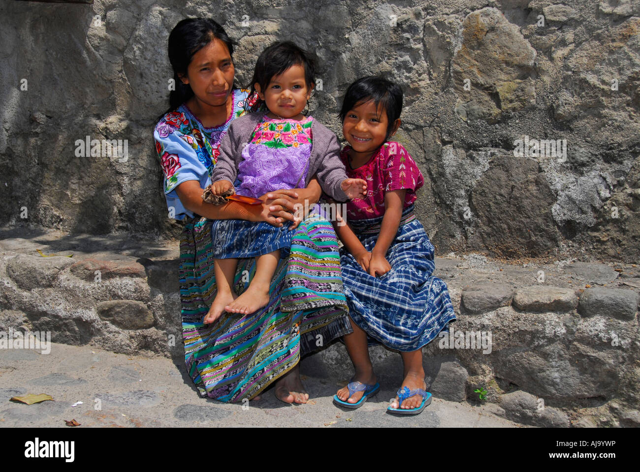 Indigenous family in traditional Mayan dress Stock Photo - Alamy