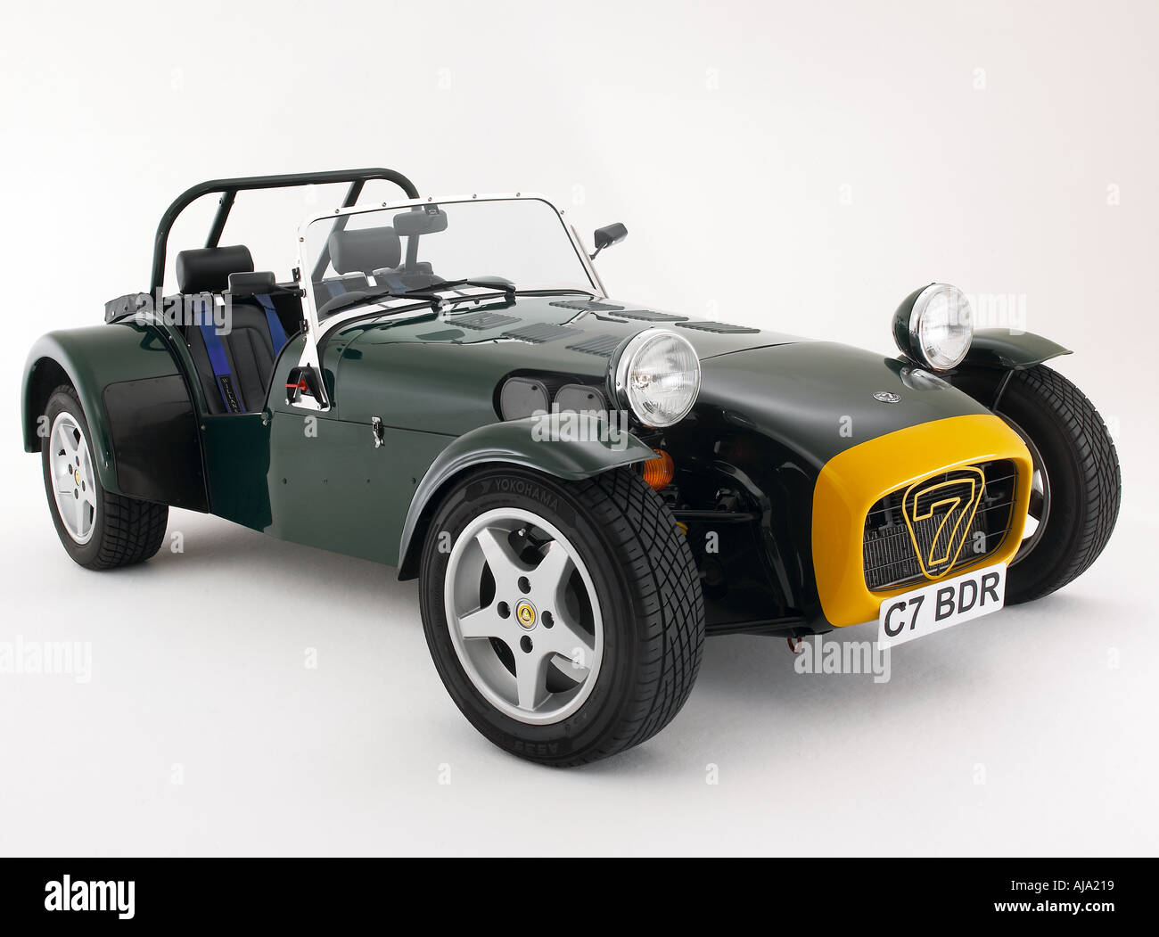 British racing green yellow caterham hi-res stock photography and ...