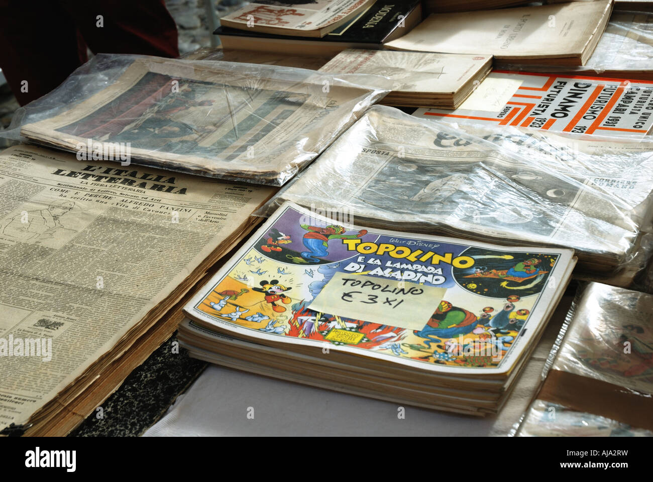 Italian newspapers hi-res stock photography and images - Alamy