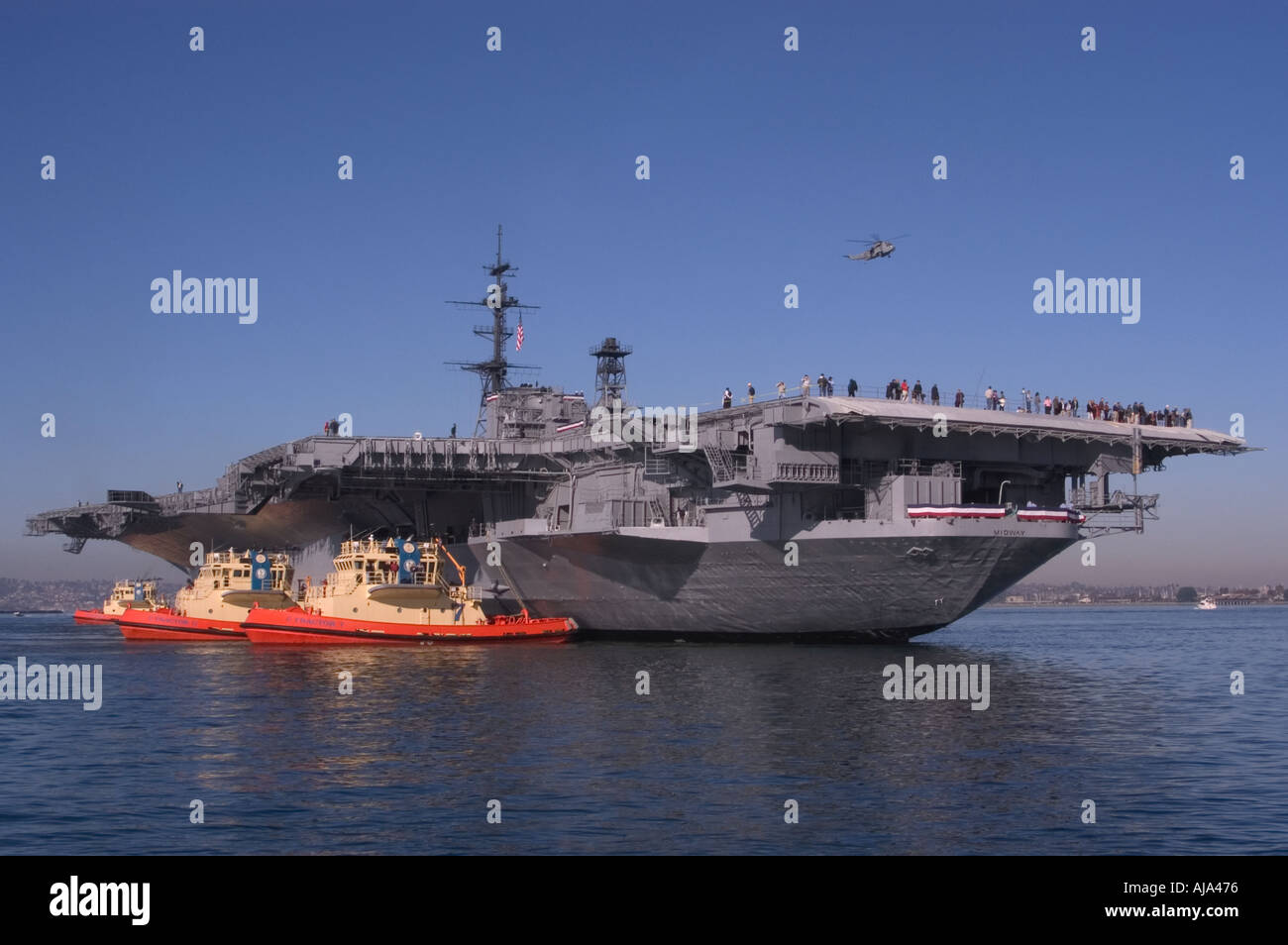 USS Midway CV41 moves into position at San Diego Aircraft Carrier ...