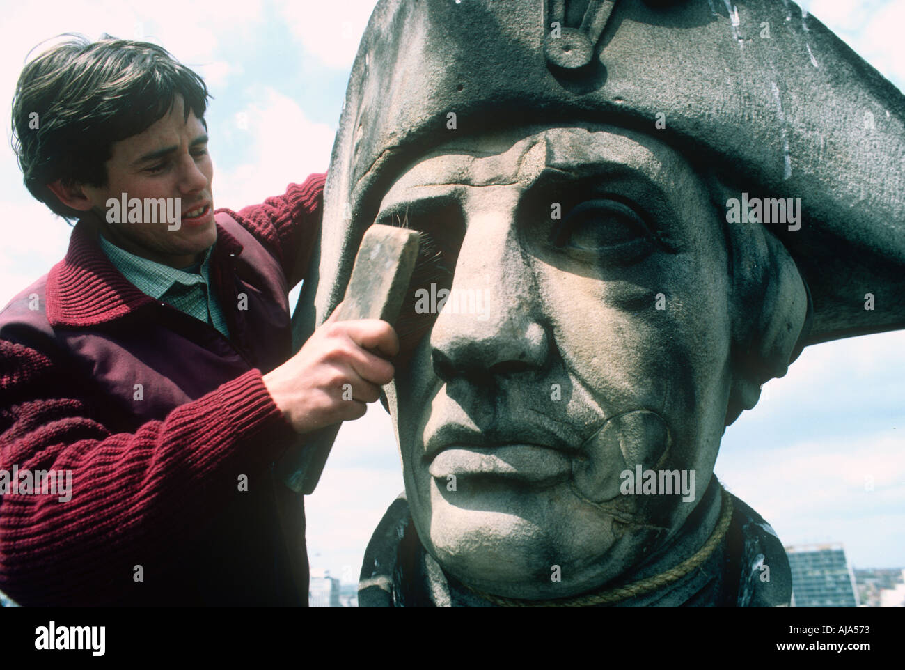 Nelson Column Cleaning High Resolution Stock Photography and Images - Alamy