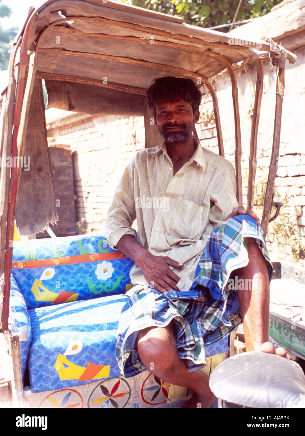portrait rickshaw driver, Delhi, India Stock Photo - Alamy